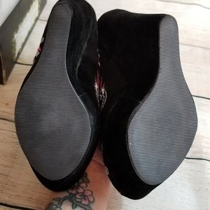 Too Fast | Shoes | Too Fast Velvet Wedges Nwot | Poshmark